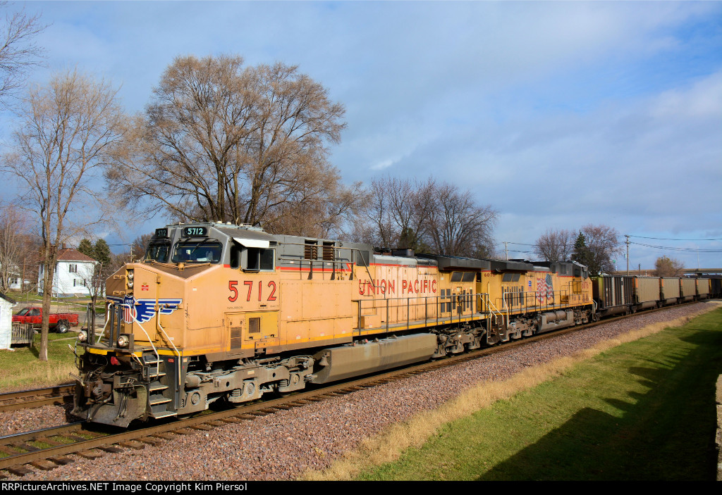 UP 5712 WB Coal Empties